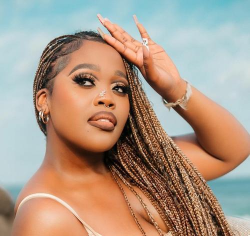 Simphiwe Mbatha creates a make-up look inspired by her favourite song ...