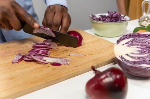 Tips to get rid of the onion smell from your hands | Bona Magazine
