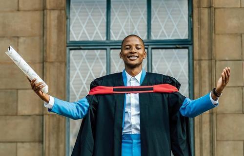 ‘Came back an engineer’ - actor Thato Dithebe graduates | Bona Magazine
