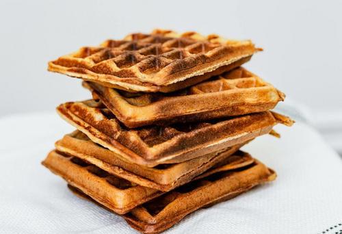 Waffle stack with poached egg and hollandaise for banting | Bona Magazine