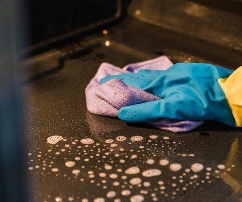 Greasy oven? Here are simple ingredients to help | Bona Magazine
