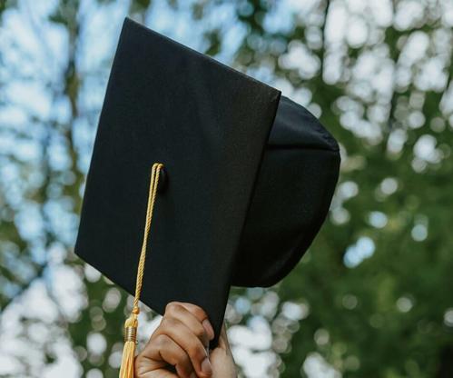 Security guard accompanied by his colleagues on graduation day | Bona ...