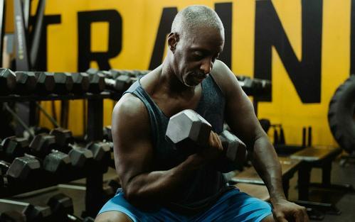 Tips for men to overcome male body dysmorphia | Bona Magazine