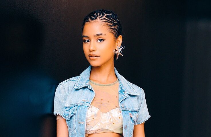 Tylas Bet Versace Gown Valued At R44m Bona Magazine