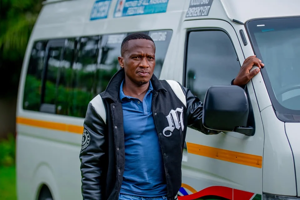 Maskandi’s Gatsheni survives a car accident with dancers | Bona Magazine