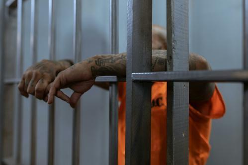 Internet reacts to Sun City prison raid | Bona Magazine