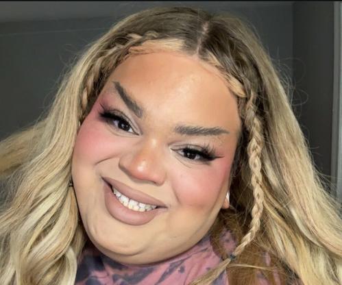 Not very demure, very mindful or very considerate: Man files to trade ...