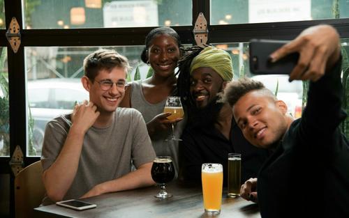 Is the wage gap between friends a big deal? | Bona Magazine