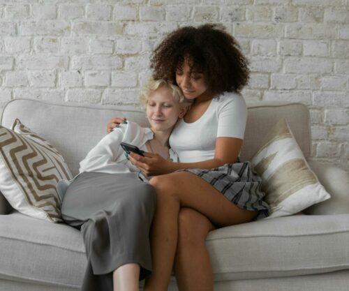 These are the benefits of cuddle therapy | Bona Magazine