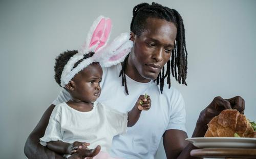 Your toddler messing with food is good for their development | Bona ...