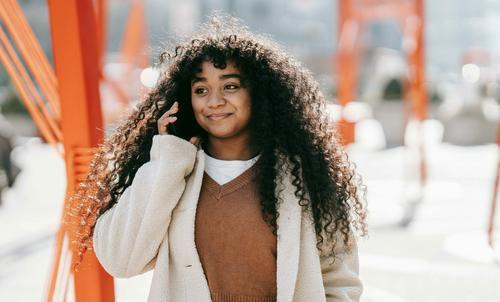 This is why you should answer your phone with your left ear | Bona Magazine