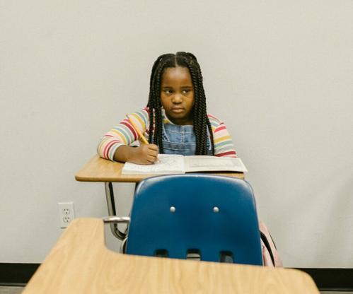 What being socially awkward looks like | Bona Magazine