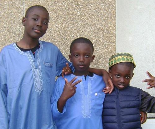 Understanding the middle child syndrome | Bona Magazine