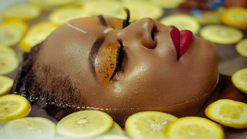 Achieve a glass-like skin look with oranges | Bona Magazine