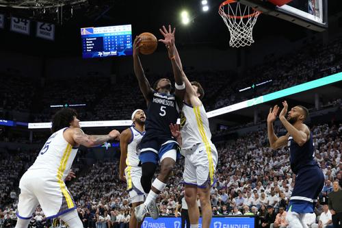 Wolves run wild as Curry’s absence dooms Warriors | Bona Magazine