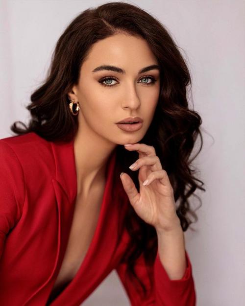 Jessica Amy Nel’s Fairy-Tale Engagement After Miss Earth SA Reign ...