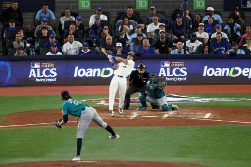 Blue Jays power past Mariners to force decider | Bona Magazine