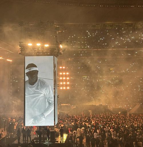 Anele Mdoda Turns Fan After Travis Scott’s FNB Stadium Concert in ...