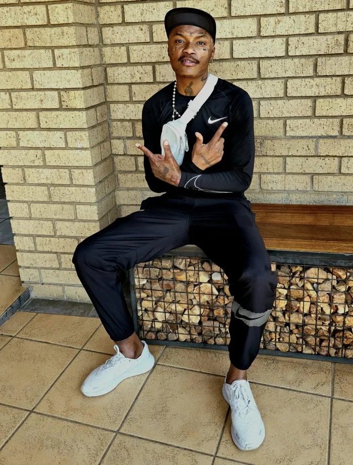 Shebeshxt Fan Sings in Police Van and SA Reacts