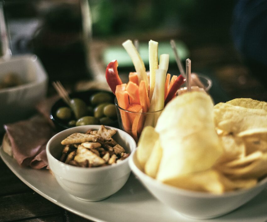 Hacks to avoid snacking before dinner