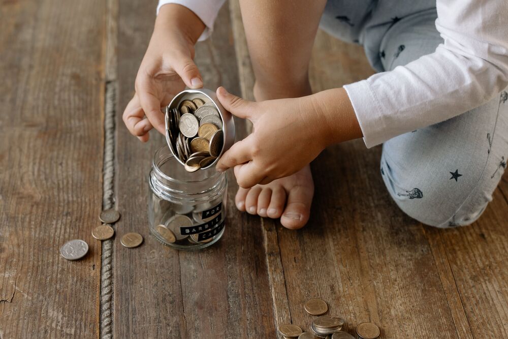 10 Smart ways to save money without sacrificing your lifestyle